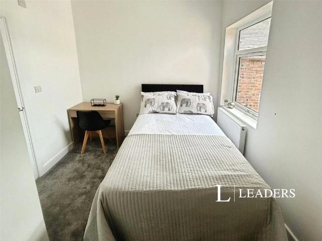 1 bedroom in a house share to rent