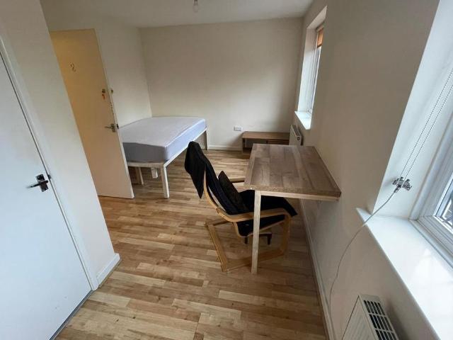 1 bedroom in a house share to rent