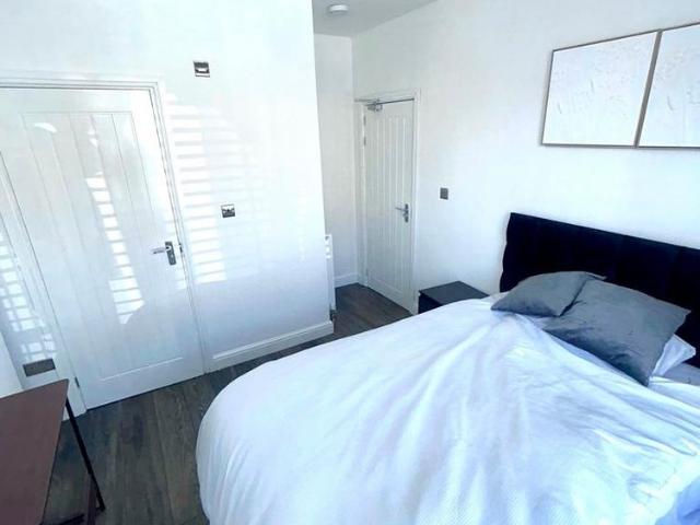 1 bedroom in a house share to rent