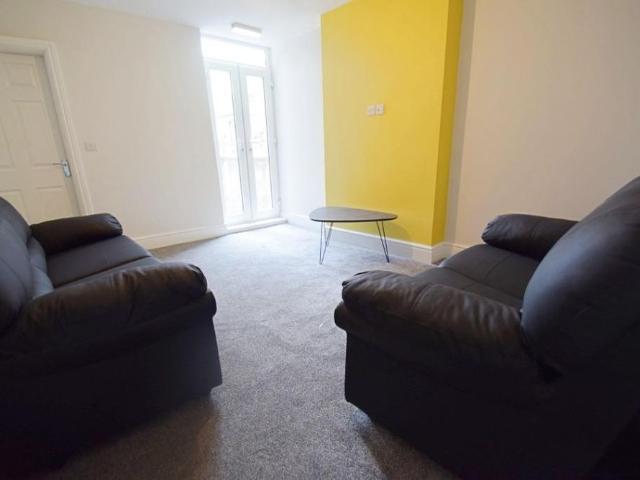 1 bedroom in a house share to rent