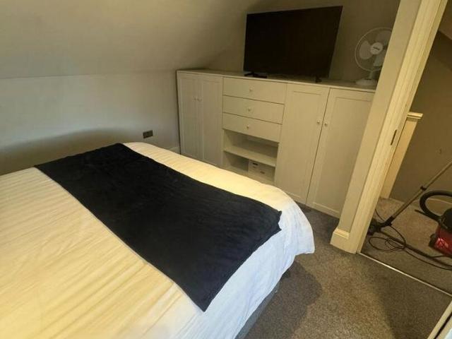 1 bedroom in a house share to rent