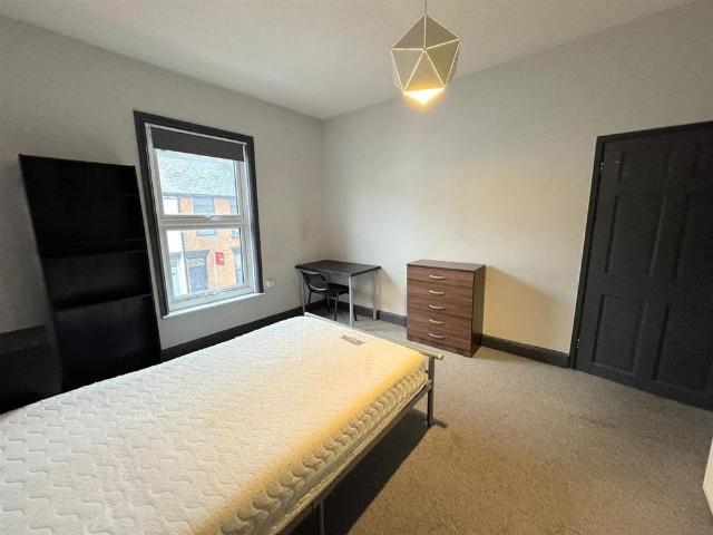 1 bedroom in a house share to rent