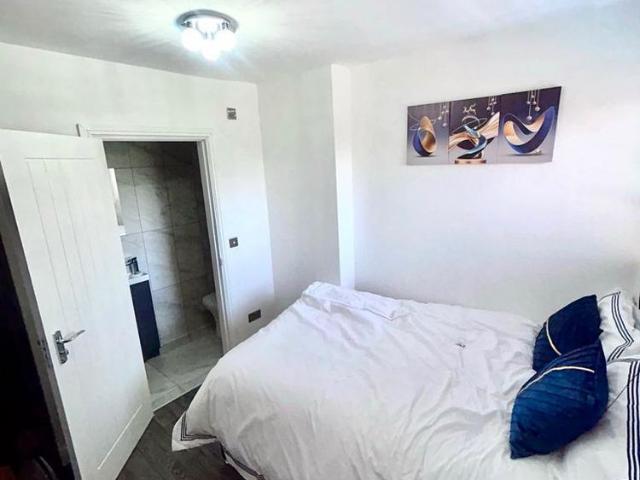 1 bedroom in a house share to rent