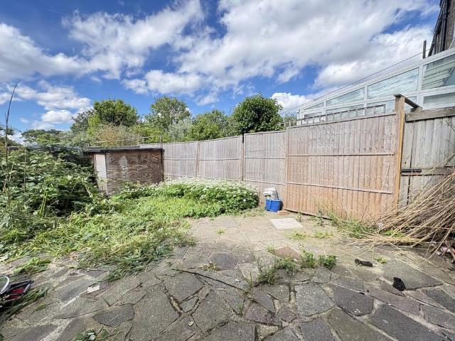 1 bedroom in a house share to rent