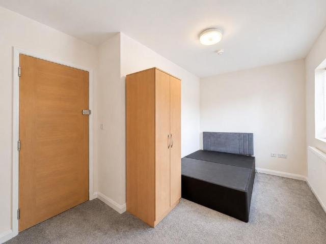 1 bedroom in a house share to rent