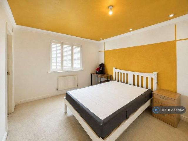 1 bedroom in a house share to rent