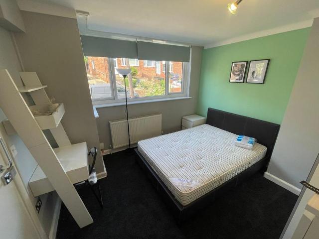 1 bedroom in a house share to rent