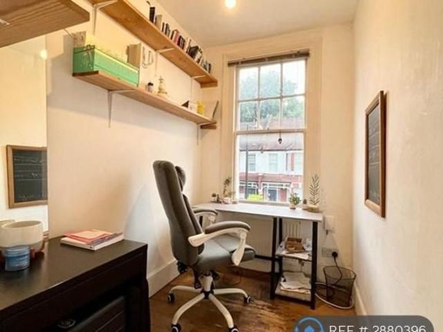 1 bedroom in a house share to rent