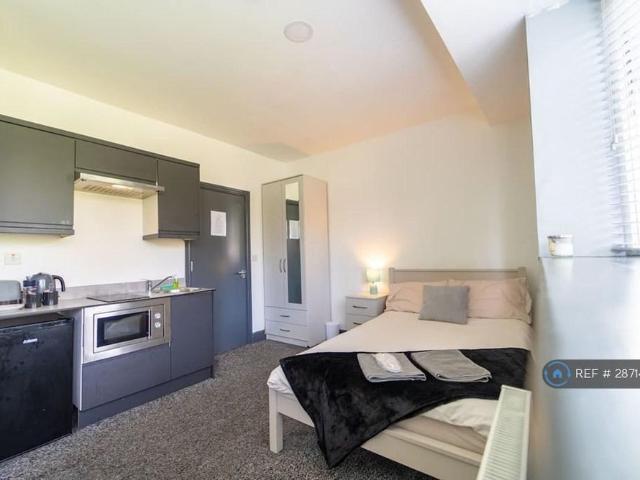 1 bedroom in a house share to rent