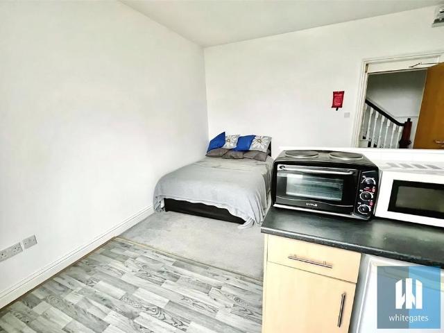 1 bedroom in a house share to rent