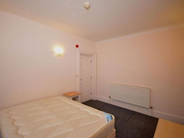1 bedroom in a house share to rent