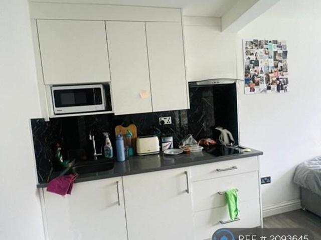 1 bedroom in a house share to rent