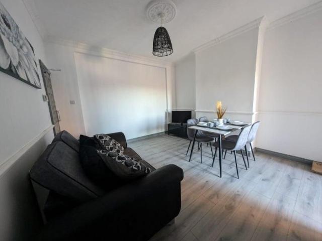 1 bedroom in a house share to rent