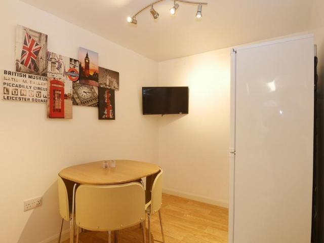 1 bedroom in a house share to rent