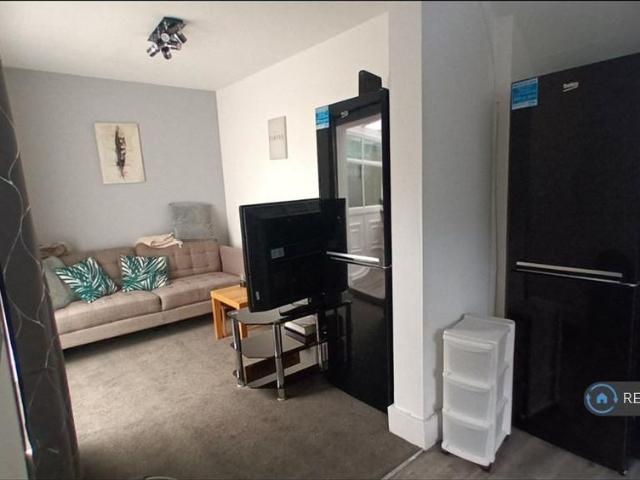 1 bedroom in a house share to rent