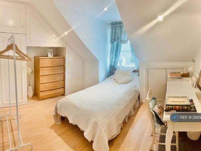 1 bedroom in a house share to rent