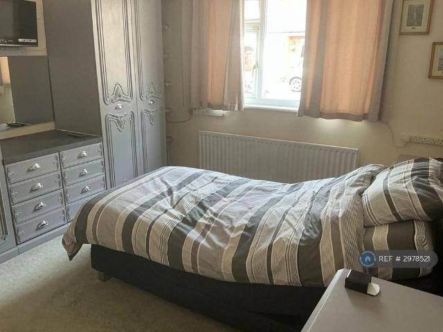 1 bedroom in a house share to rent
