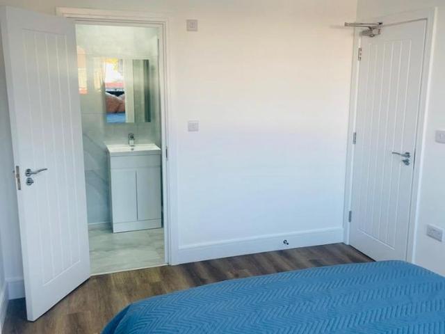 1 bedroom in a house share to rent