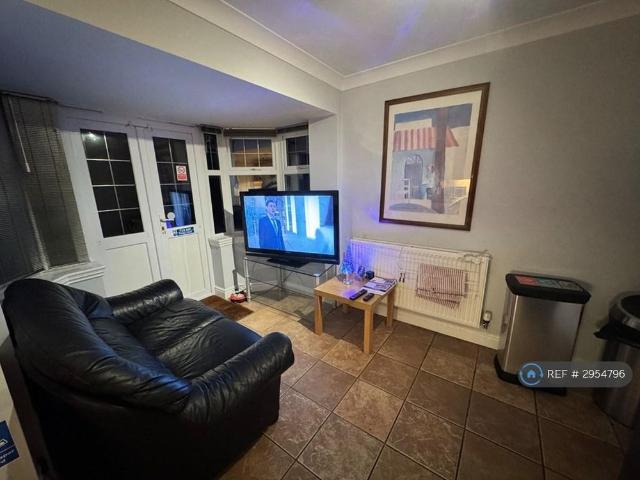 1 bedroom in a house share to rent