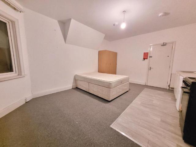 1 bedroom in a house share to rent