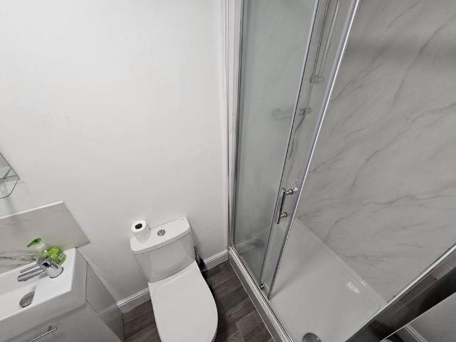 1 bedroom in a house share to rent