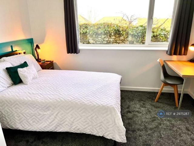 1 bedroom in a house share to rent
