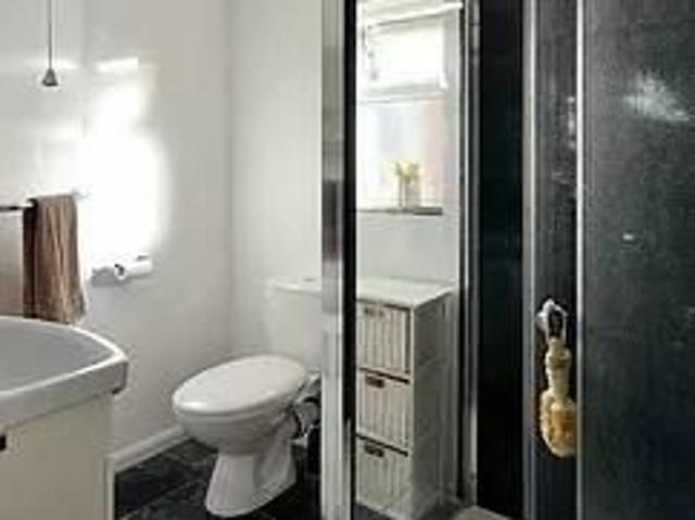 1 bedroom in a house share to rent