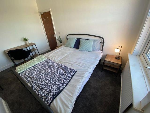 1 bedroom in a house share to rent
