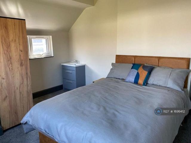 1 bedroom in a house share to rent