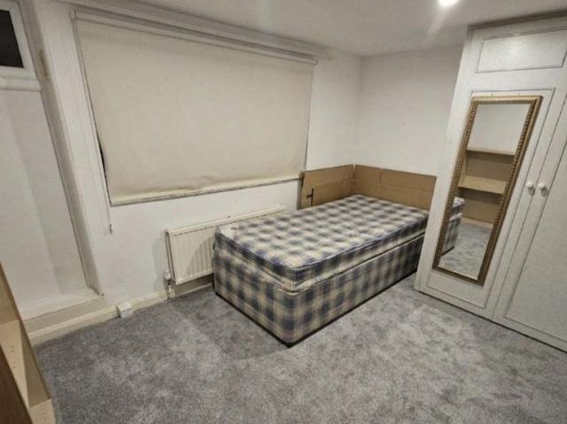 1 bedroom in a house share to rent
