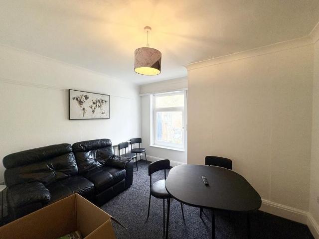1 bedroom in a house share to rent