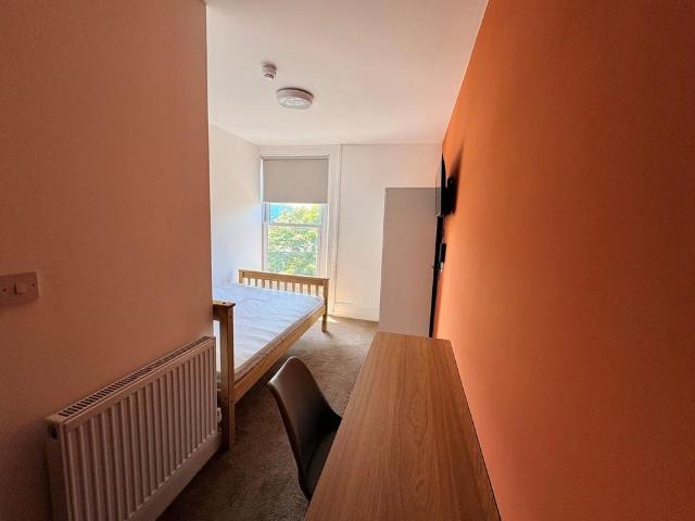 1 bedroom in a house share to rent