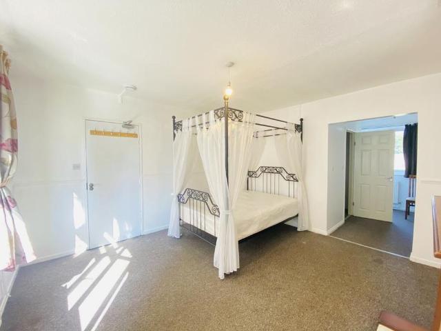 1 bedroom in a house share to rent