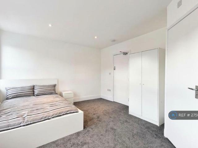 1 bedroom in a house share to rent