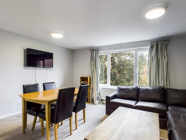 1 bedroom in a house share to rent