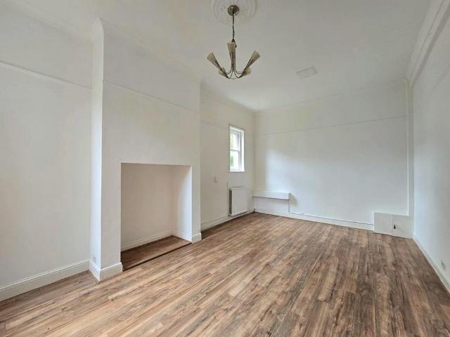 1 bedroom in a house share to rent
