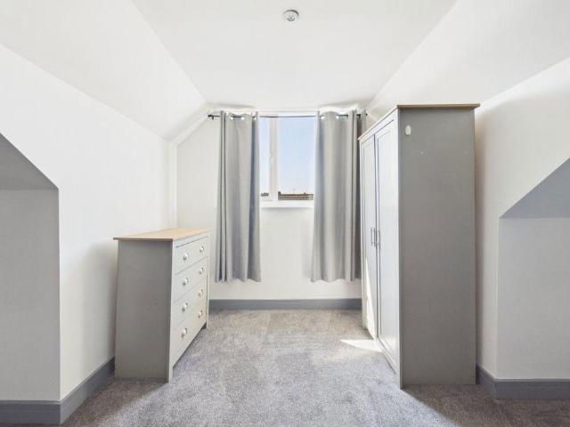 1 bedroom in a house share to rent