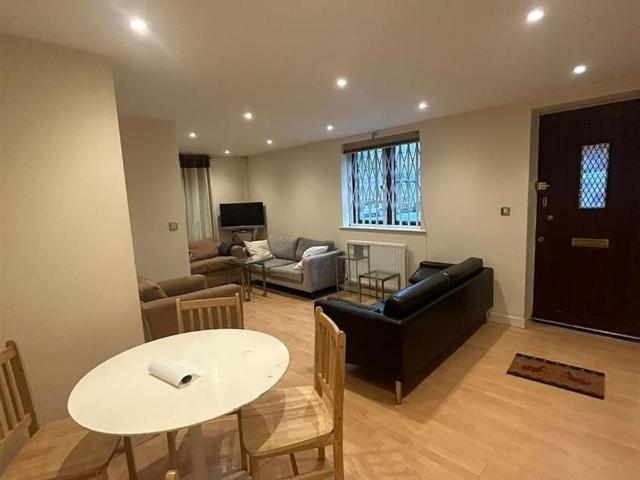 1 bedroom in a house share to rent