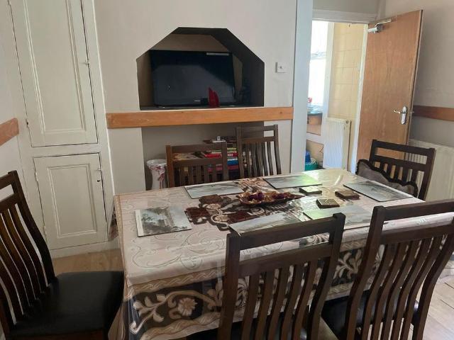 1 bedroom in a house share to rent