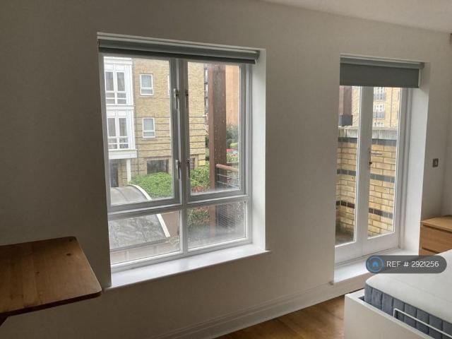 1 bedroom in a house share to rent