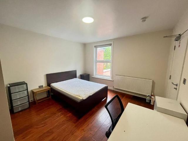 1 bedroom in a house share to rent