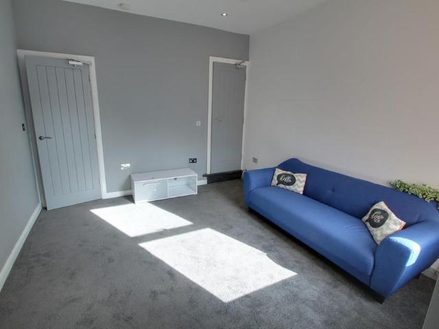1 bedroom in a house share to rent