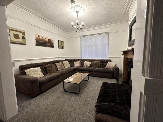 1 bedroom in a house share to rent