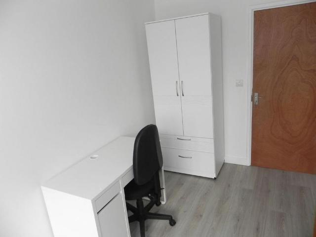 1 bedroom in a house share to rent