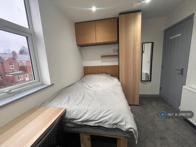 1 bedroom in a house share to rent
