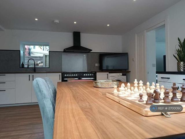 1 bedroom in a house share to rent