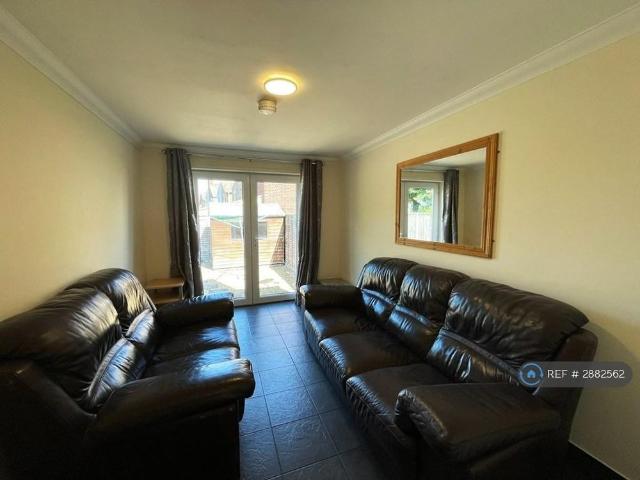 1 bedroom in a house share to rent