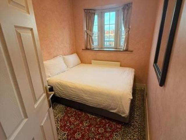 1 bedroom in a house share to rent
