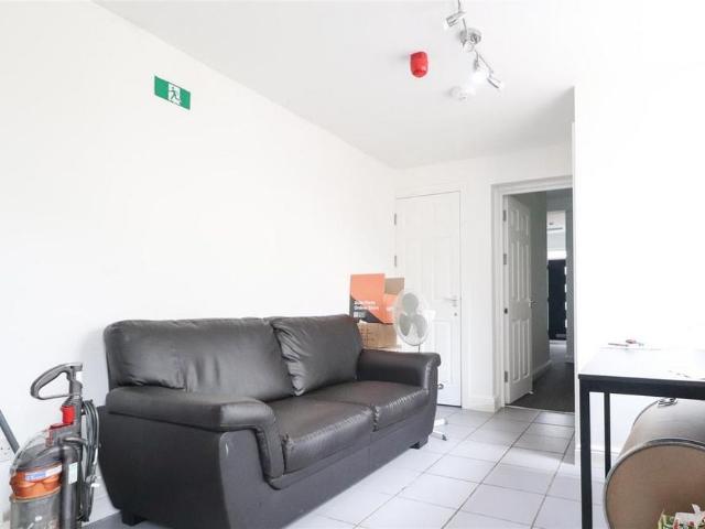 1 bedroom in a house share to rent