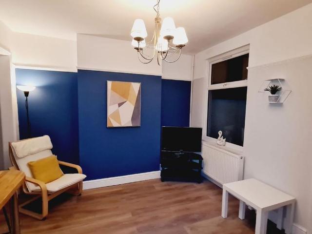 1 bedroom in a house share to rent